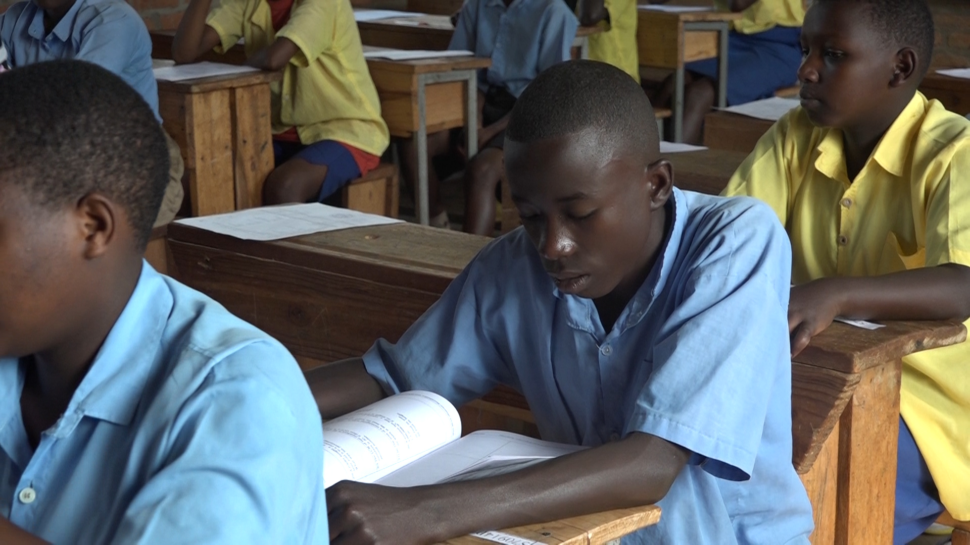 Minisitiri TWAGIRAYEZU yasabye ababyeyi guha umwanya abanyeshuli ...